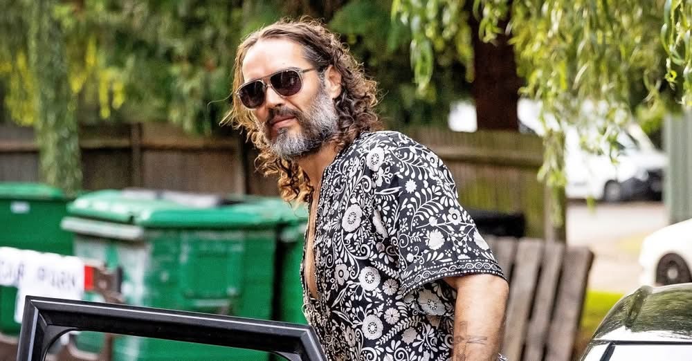 Russell Brand es acusado de violación y agresión sexual